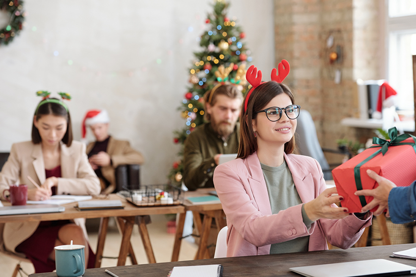 16 Welcome Back Gift Ideas To Boost Employee Morale – Bisket Baskets