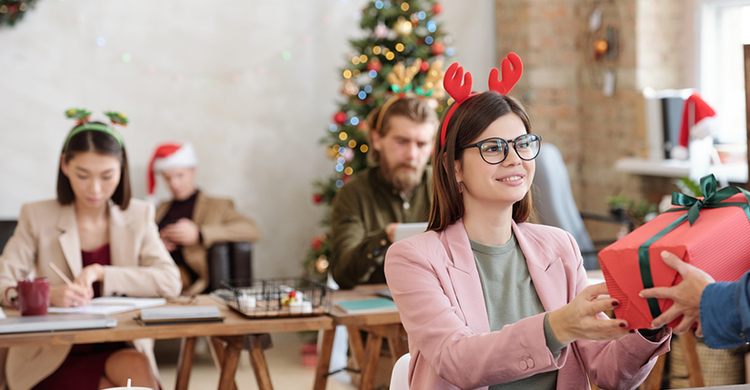 16 Welcome Back Gift Ideas To Boost Employee Morale – Bisket Baskets